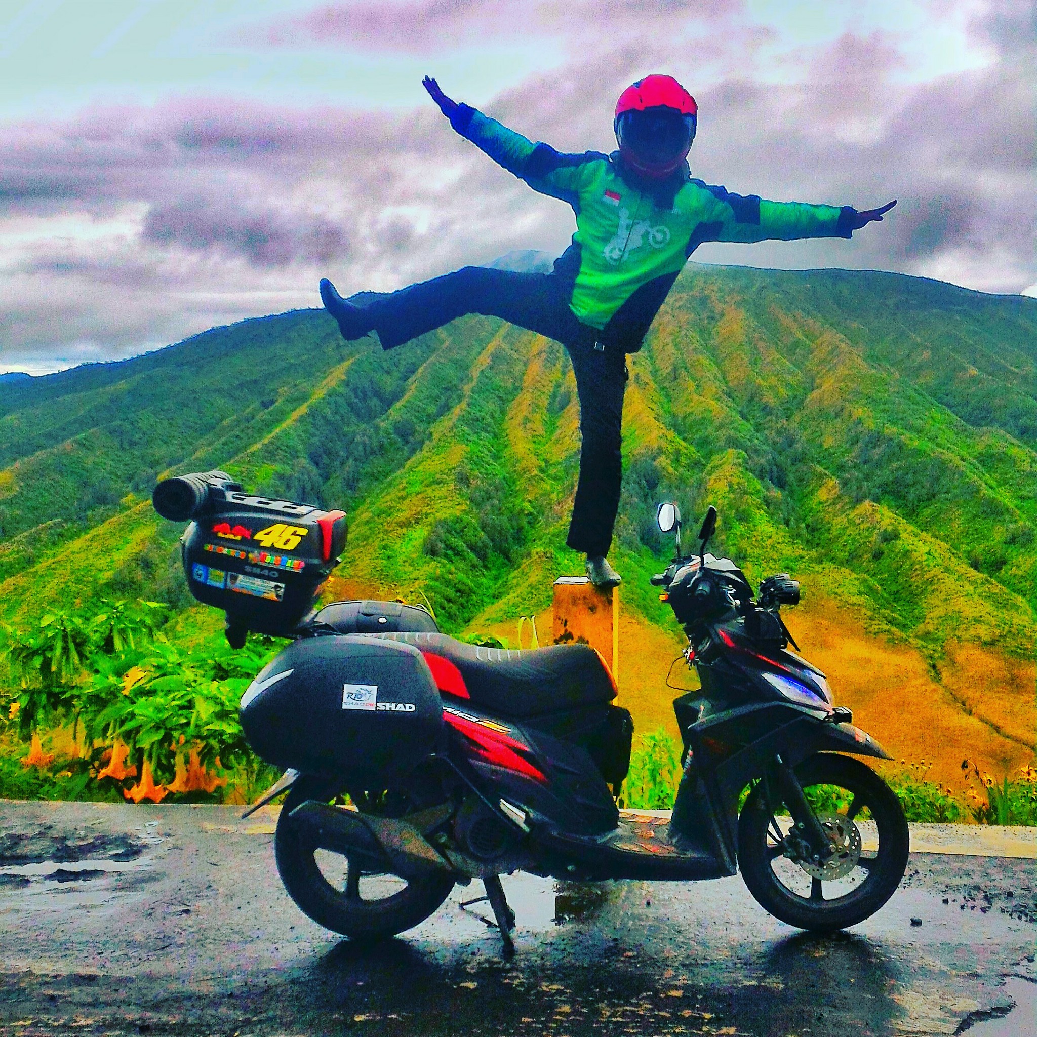 Sarjana Jadi Driver Ojek Online, Kenapa Harus Malu? Apa Yang Dimalukan? | atasaspal